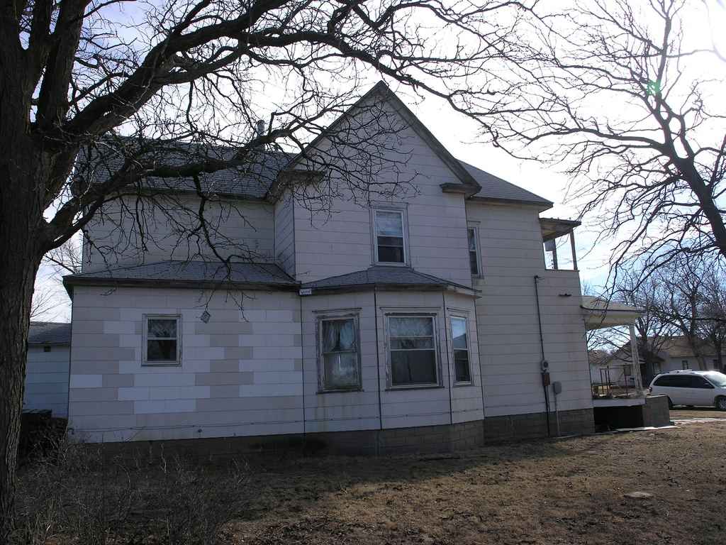 1904 Queen Anne - Otis, KS - Old House Dreams