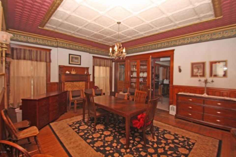1898 Queen Anne - Joplin, MO (George F. Barber) - Old House Dreams