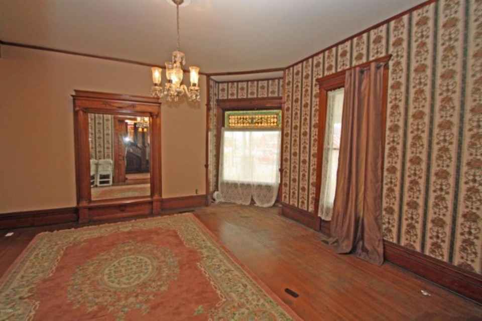 1898 Queen Anne - Joplin, MO (George F. Barber) - Old House Dreams