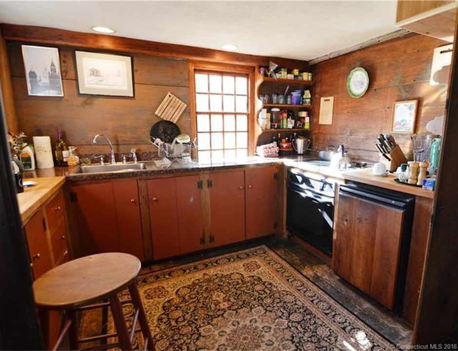 1736 - Harwinton, CT - Old House Dreams