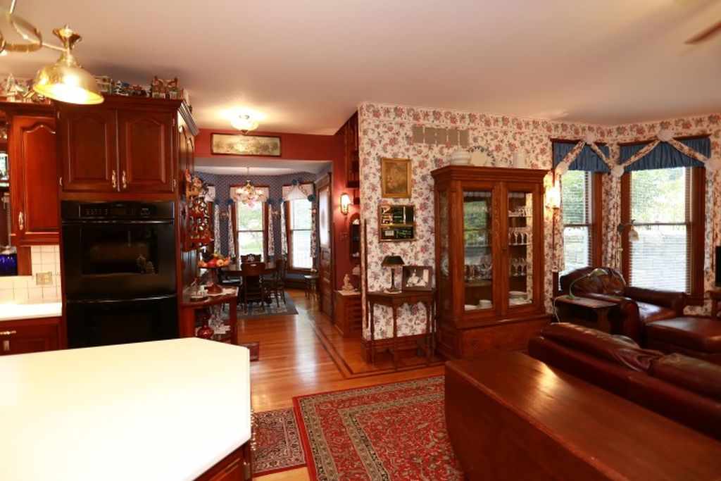 c. 1901 Queen Anne - Waterville, KS (George F. Barber) - Old House Dreams