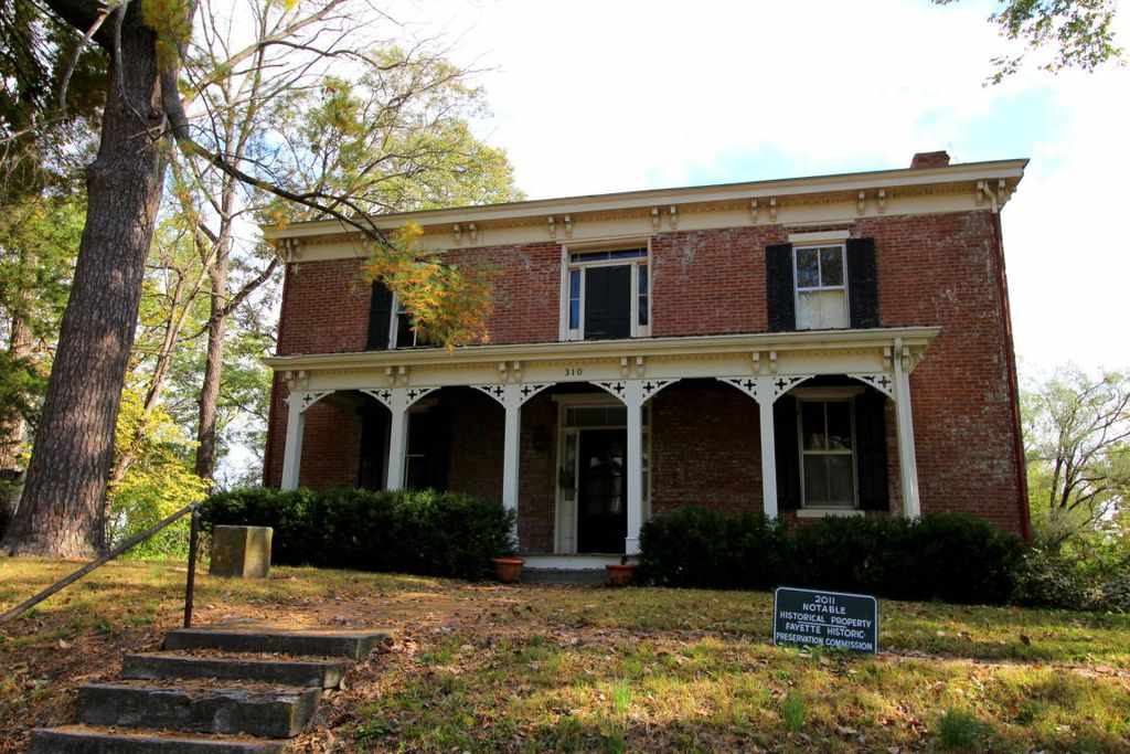 c. 1830 - Fayette, MO - Old House Dreams