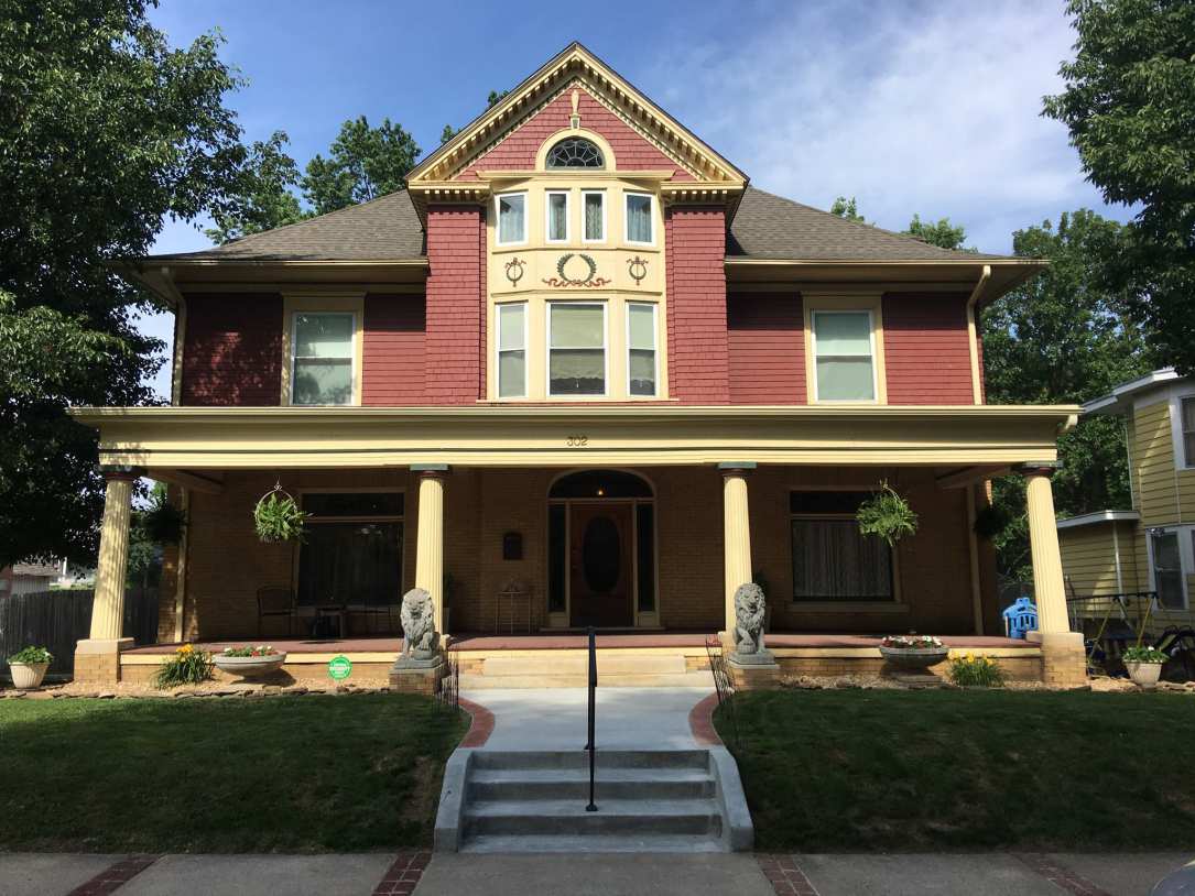 1900 Colonial Revival - St. Joseph, MO - Old House Dreams