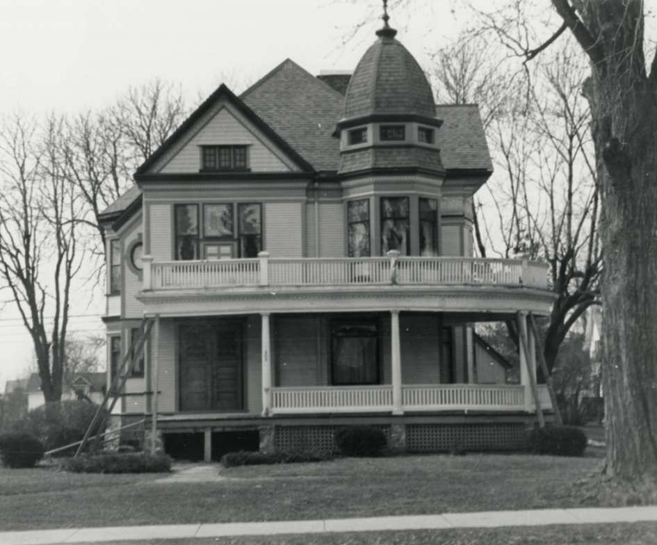 1899 Queen Anne - Yale, MI - Old House Dreams