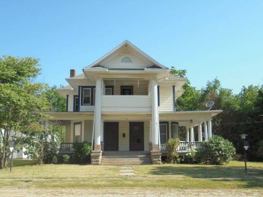 1914 Classical Revival - Wheeling, MO - Old House Dreams
