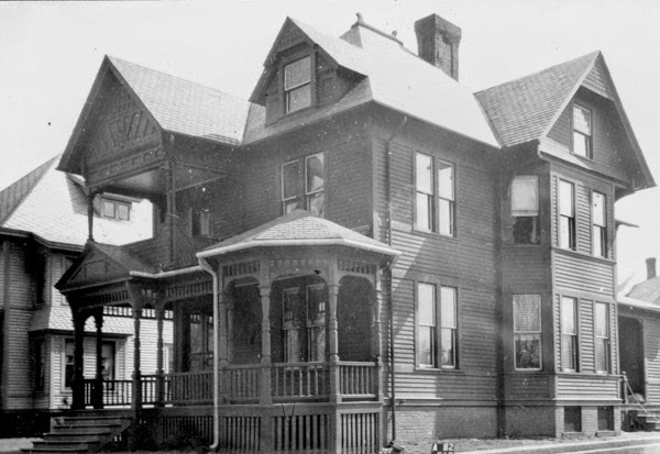 1906 Queen Anne - Springfield, MA - Old House Dreams