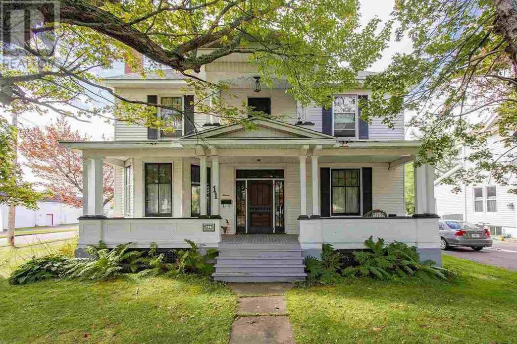 1913 - Amherst, Nova Scotia - Old House Dreams