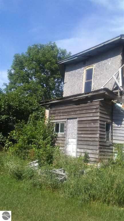 1876 Octagon - Elwell, MI - Old House Dreams