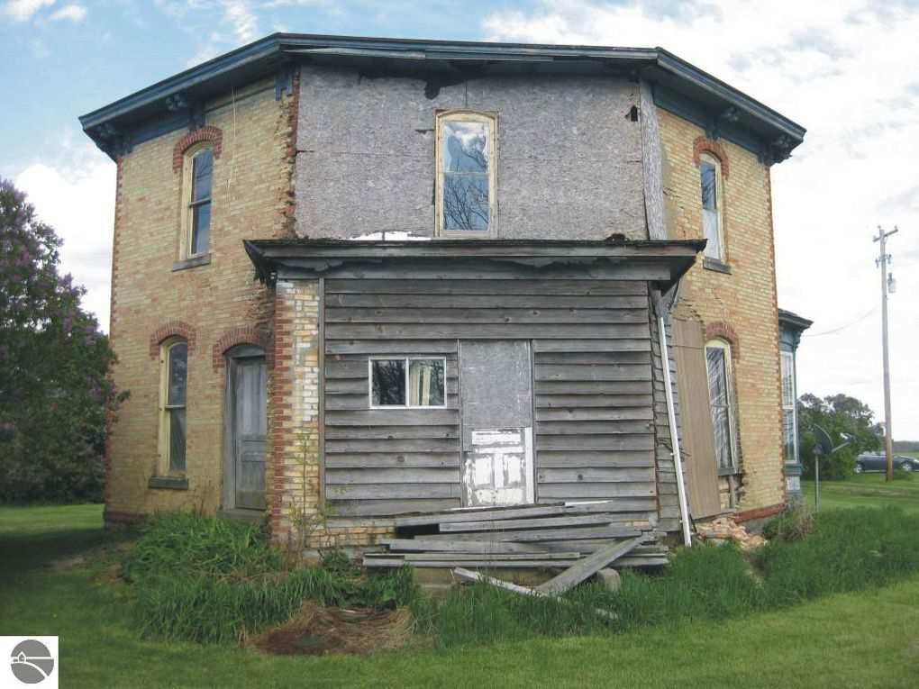 1876 Octagon - Elwell, MI - Old House Dreams