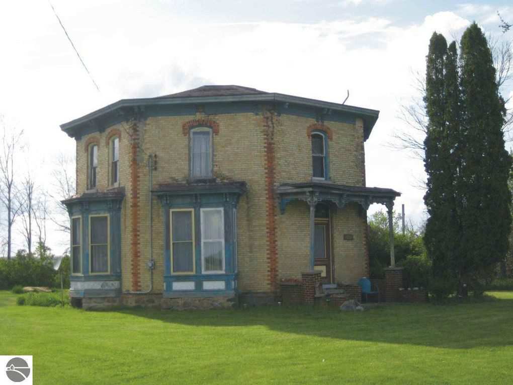 1876 Octagon - Elwell, MI - Old House Dreams