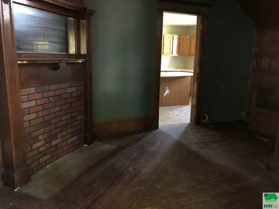 1910 Queen Anne - Calumet, IA - Old House Dreams