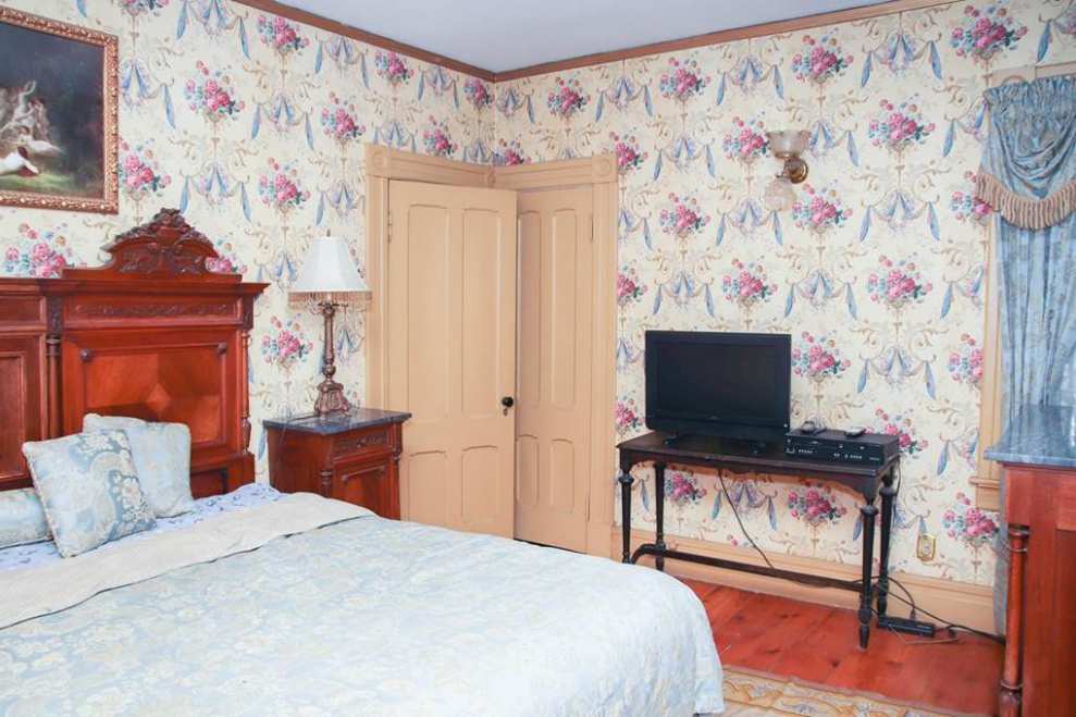 1897 Queen Anne - Springfield, MA - Old House Dreams