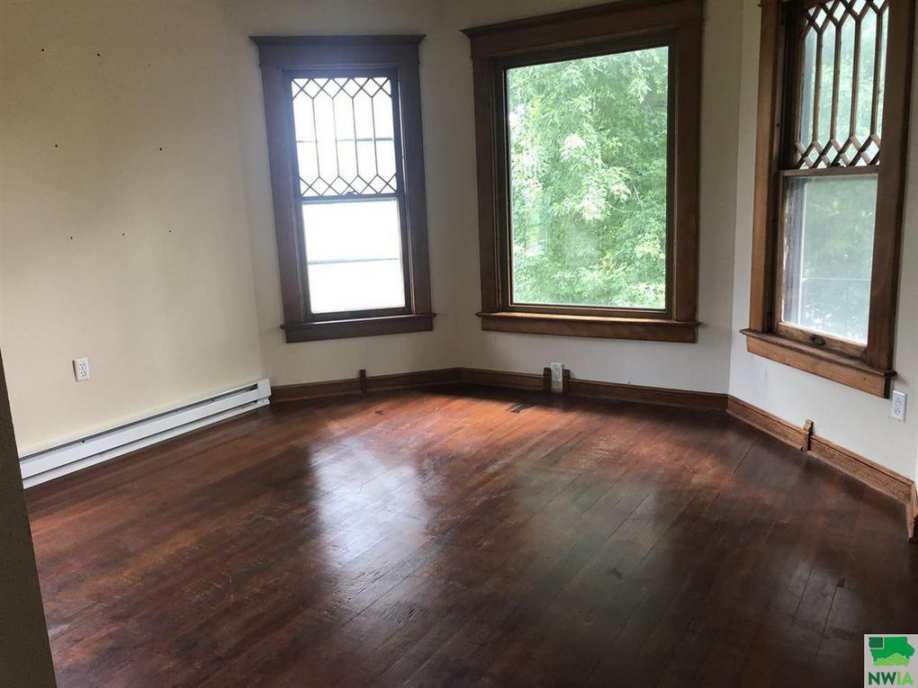 1910 Queen Anne - Calumet, IA - Old House Dreams