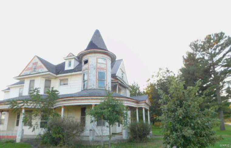 c. 1880 Queen Anne in Galt, MO - Old House Dreams