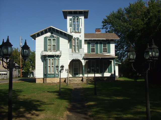 1863 Italianate in Onarga, IL - Old House Dreams