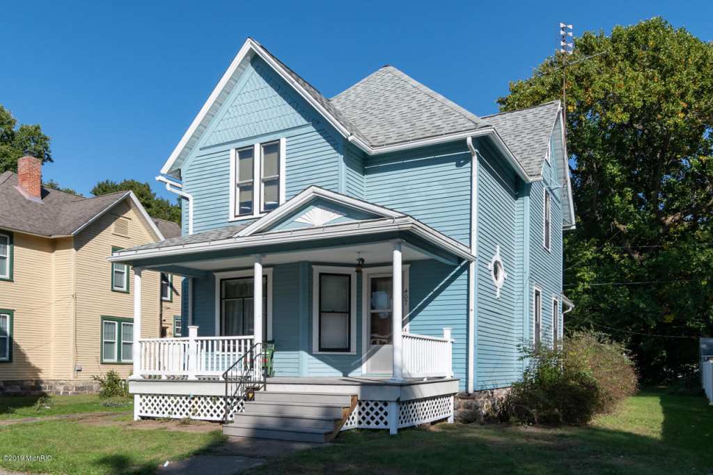 1903 Queen Anne in Three Rivers, MI - Old House Dreams