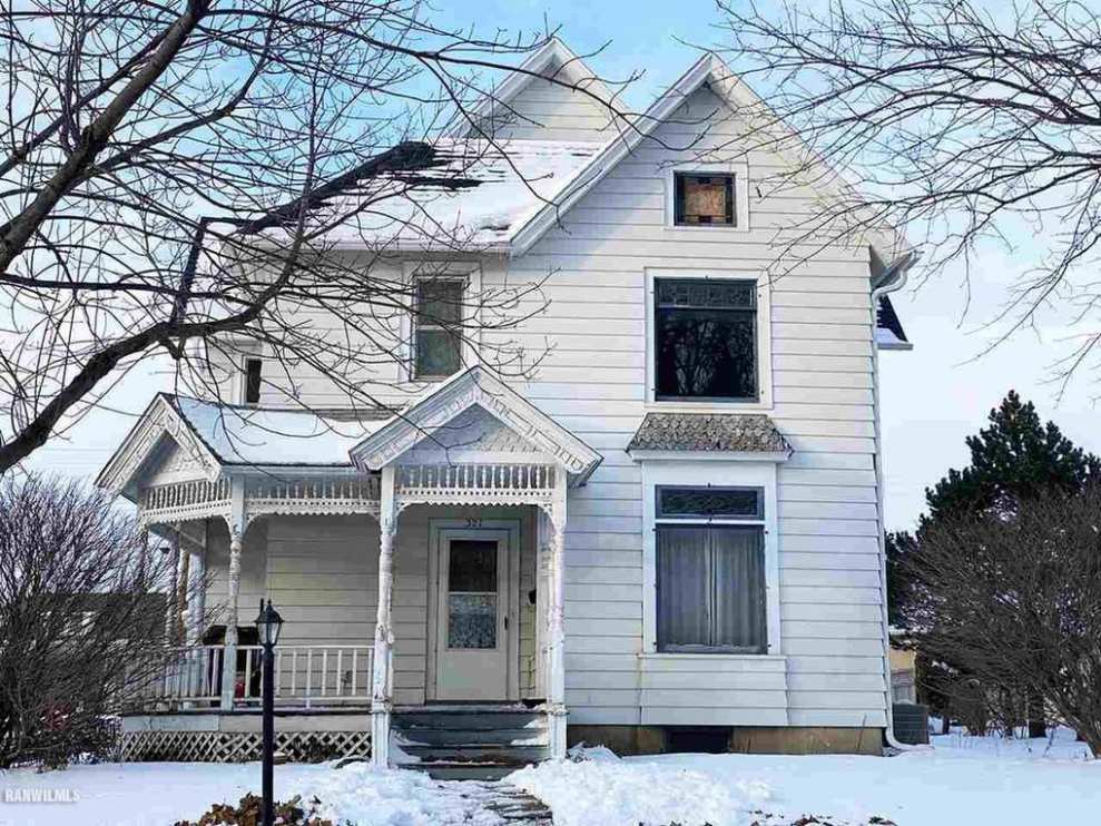 Queen Anne in Lanark, IL - Old House Dreams
