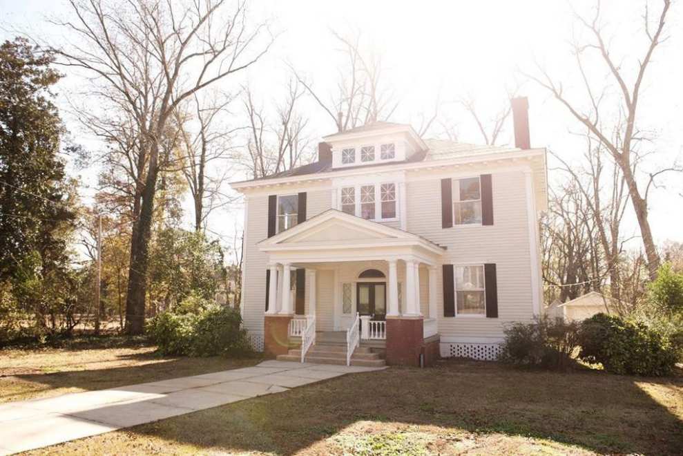 1909 Colonial Revival in Washington, GA - Old House Dreams