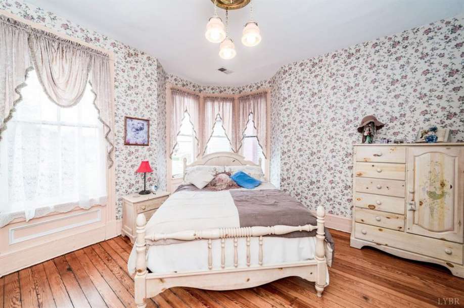 1892 Queen Anne in Lynchburg, VA - Old House Dreams