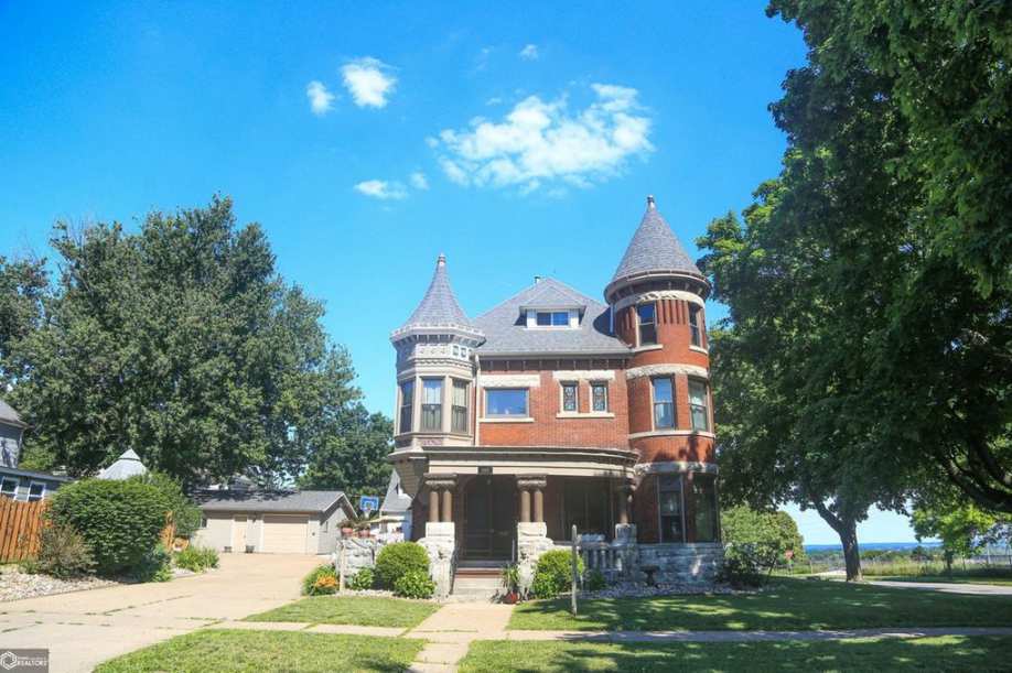1891 - Burlington, IA - Old House Dreams