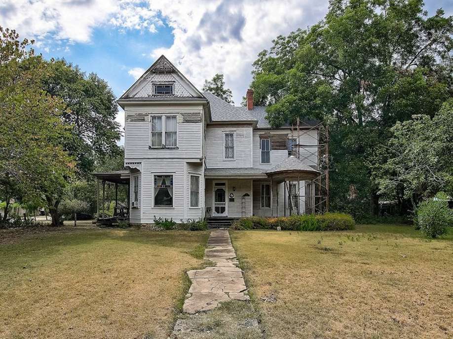 1895 Queen Anne in Georgetown, TX - Old House Dreams