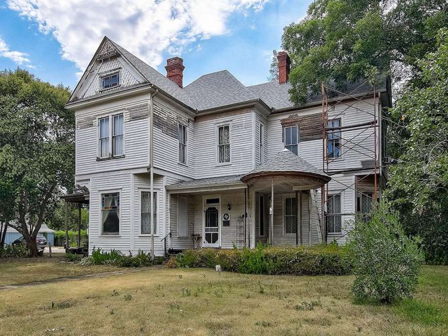 1895 Queen Anne in Georgetown, TX - Old House Dreams
