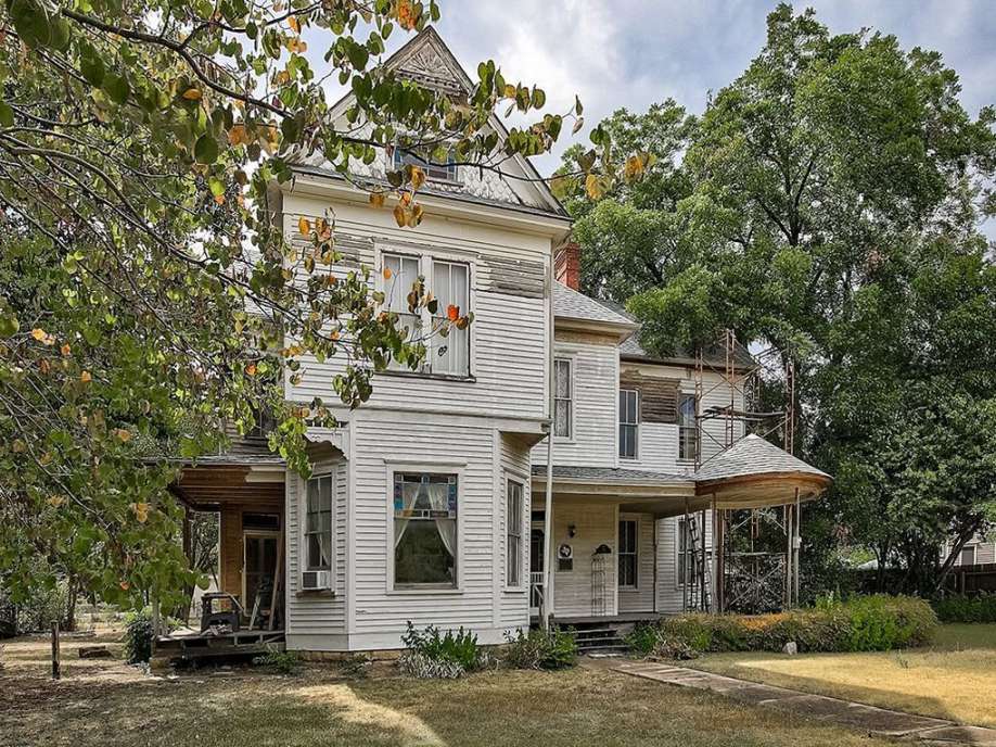 1895 Queen Anne in Georgetown, TX - Old House Dreams