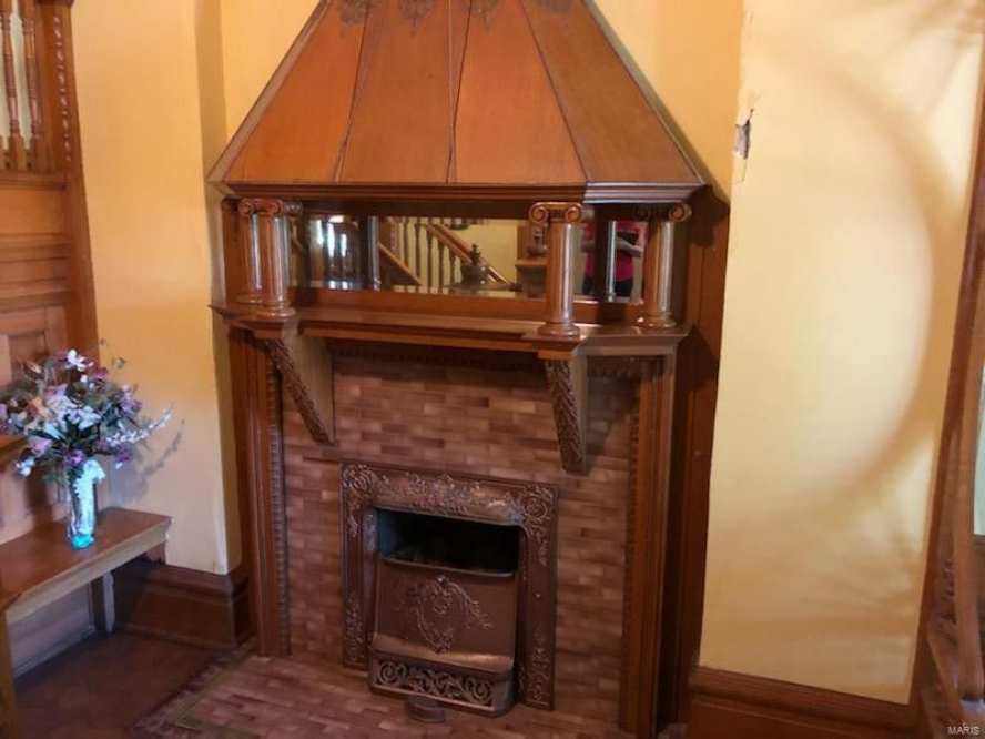 1896 Queen Anne in Vandalia, IL (George F. Barber) - Old House Dreams