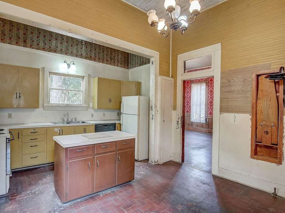 1895 Queen Anne in Georgetown, TX - Old House Dreams