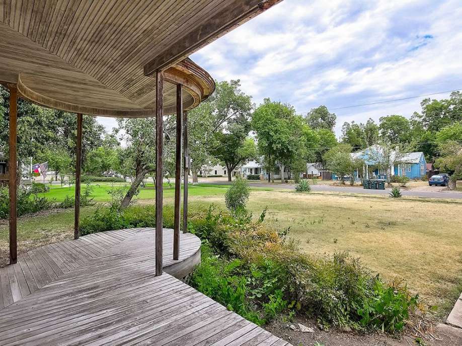 1895 Queen Anne in Georgetown, TX - Old House Dreams