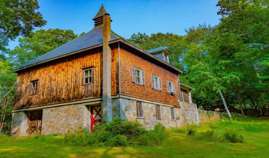 c. 1890 Carriage House in Rye, NH - Old House Dreams