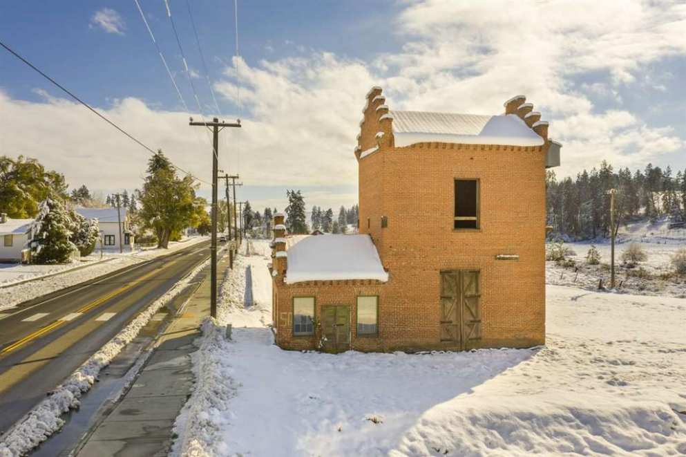 1918 Power House in Rockford, WA - Old House Dreams