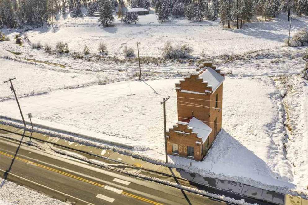 1918 Power House in Rockford, WA - Old House Dreams