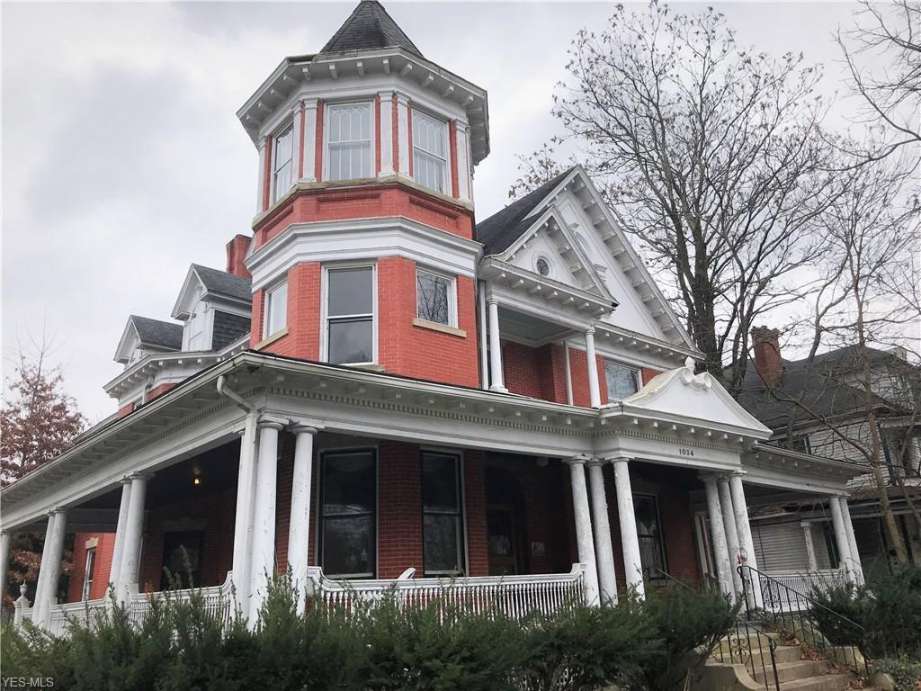 1902 Queen Anne/Colonial Revival in Parkersburg, WV - Old House Dreams