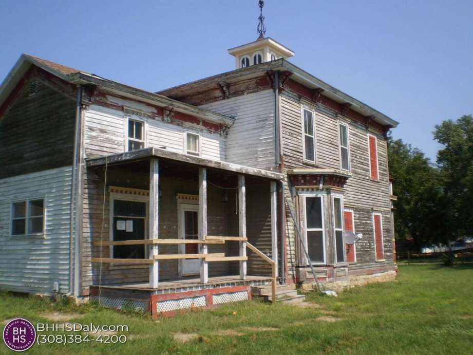 Italianate in Edgar, NE - Old House Dreams