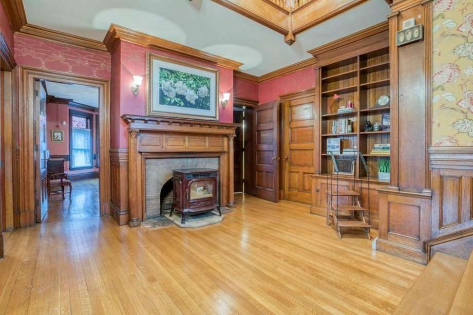 1889 Queen Anne/Shingle in Springfield, MA - Old House Dreams