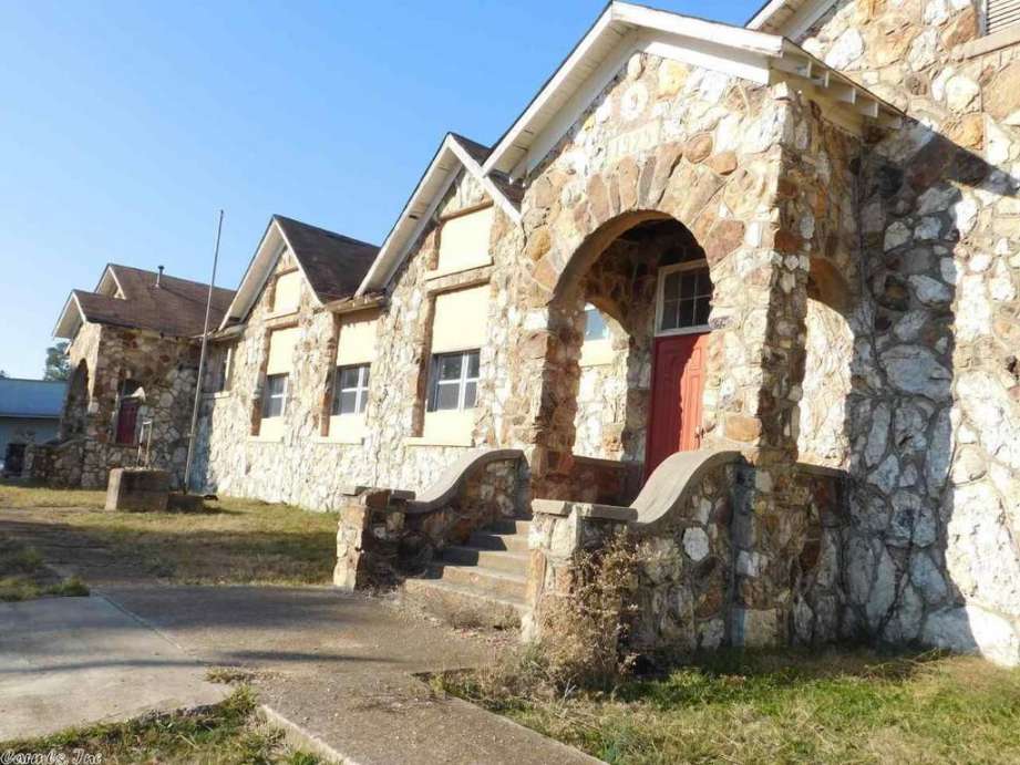 1929 School in Poughkeepsie, AR - Old House Dreams