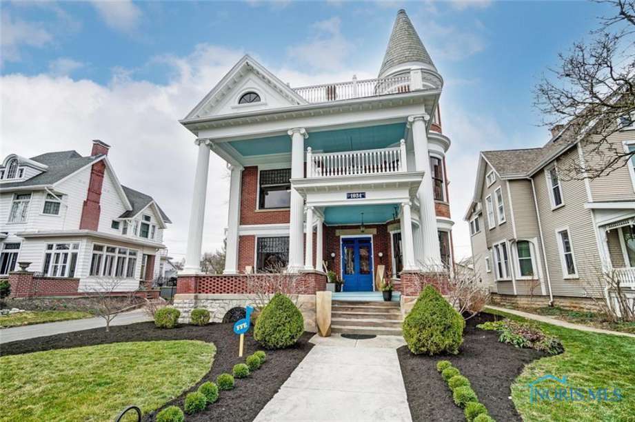 1887 Queen Anne/Classical Revival in Findlay, OH - Old House Dreams