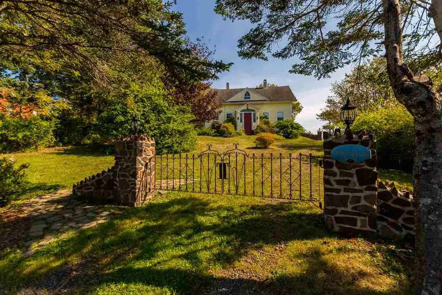 Digby, Nova Scotia - Old House Dreams