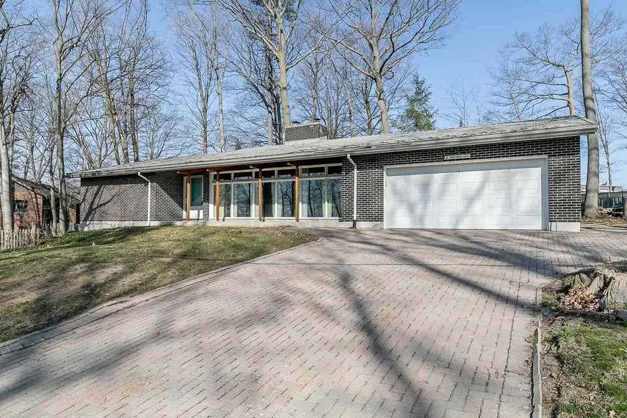 1963 Ranch in Barrie, Ontario - Old House Dreams