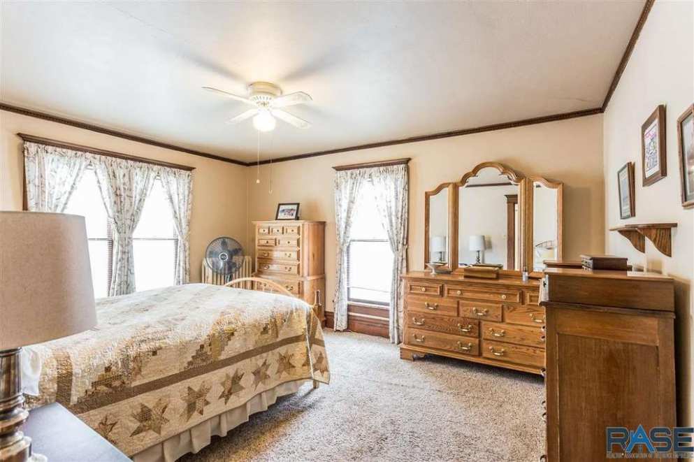 c. 1900 Queen Anne in Canton, SD - Old House Dreams