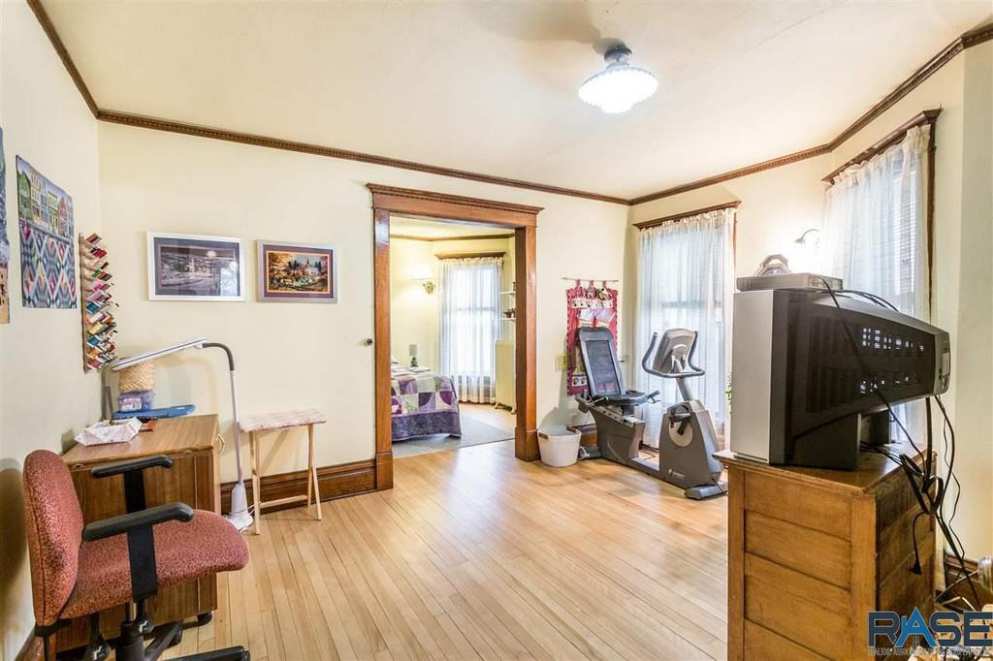 c. 1900 Queen Anne in Canton, SD - Old House Dreams