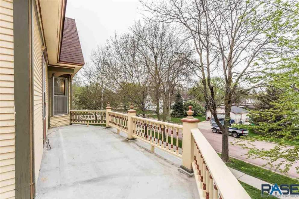 c. 1900 Queen Anne in Canton, SD - Old House Dreams