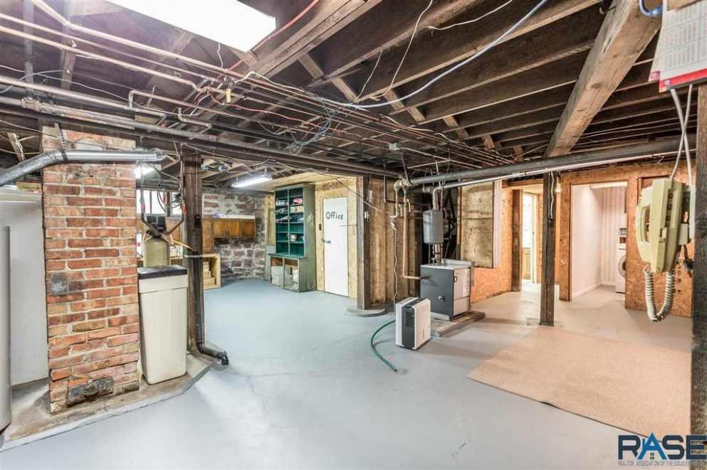 c. 1900 Queen Anne in Canton, SD - Old House Dreams