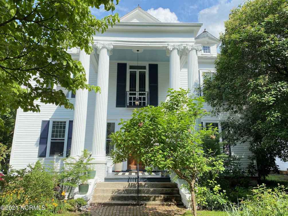 1905 Classical Revival in Weldon, NC - Old House Dreams