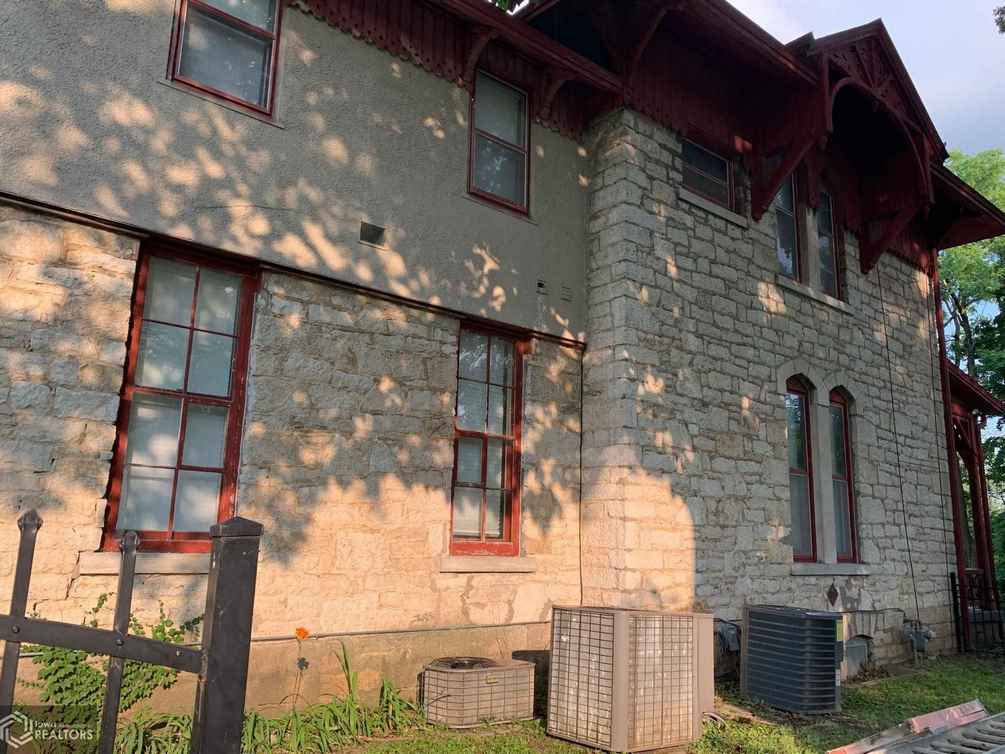 c. 1870 - Burlington, IA - Old House Dreams