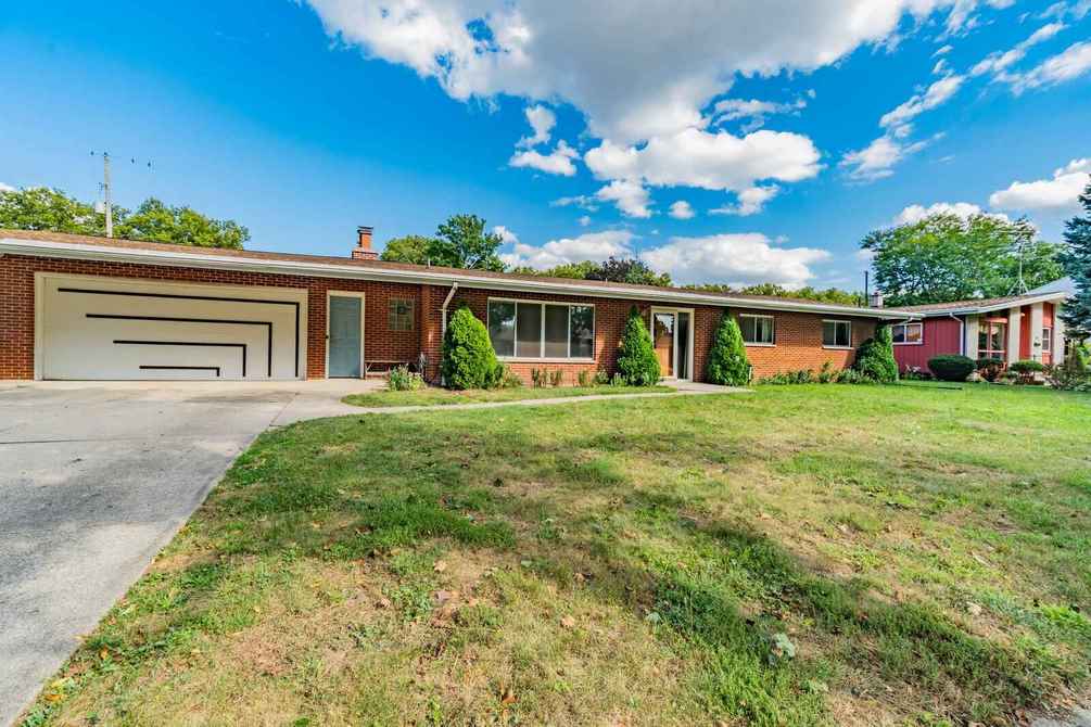 Ranch houses for sale. - Old House Dreams