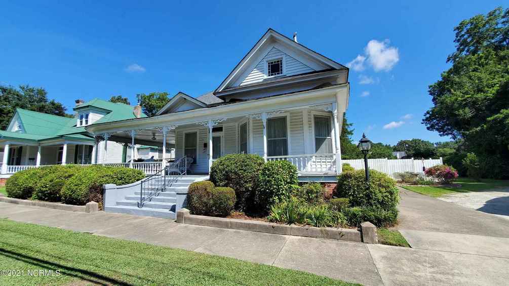1901 Queen Anne in Ayden, NC - Old House Dreams