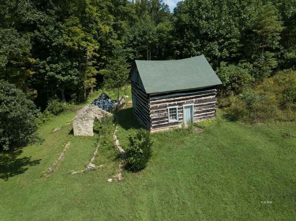 1830/1970s Log Cabin in Millfield, OH - Old House Dreams