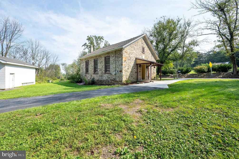 1849 Schoolhouse in Mertztown, PA - Old House Dreams